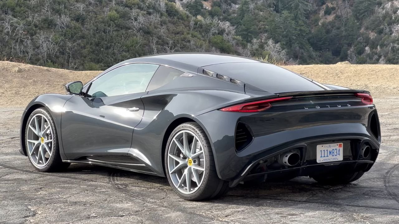 Exploring the Best and Worst of the Lotus Emira - Pontos Auto